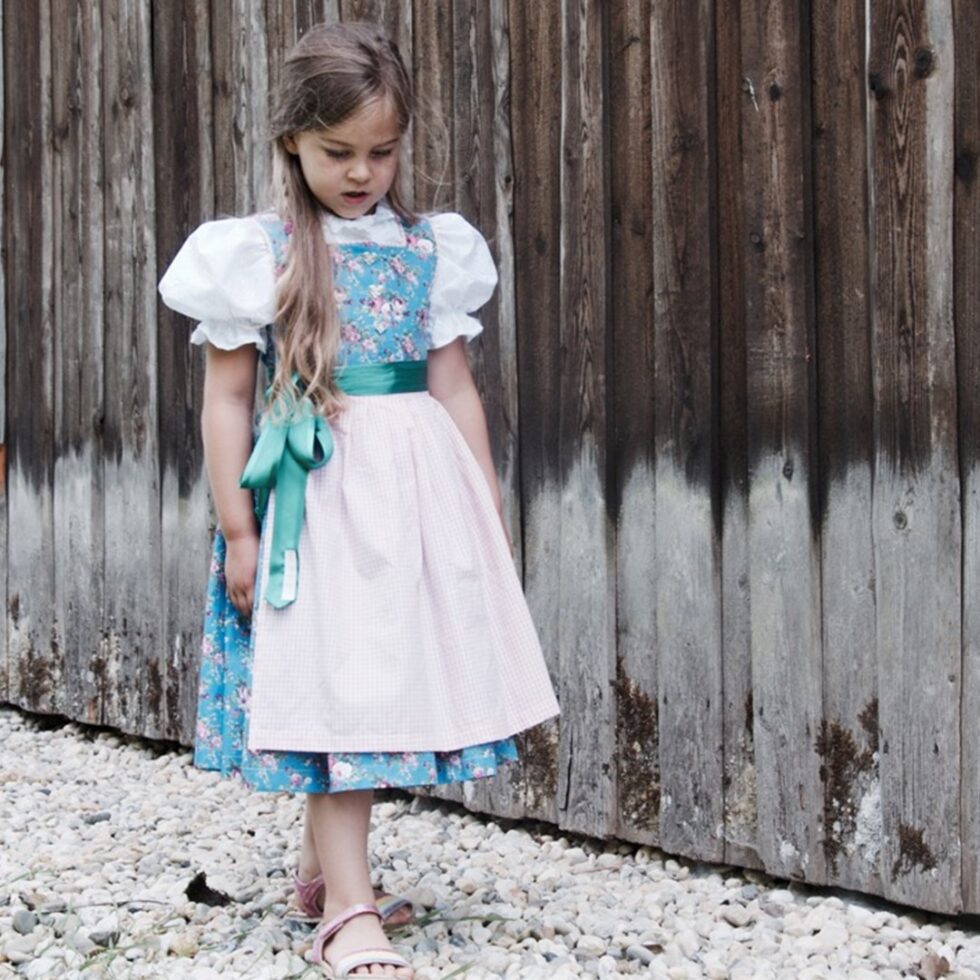 Freebie: Schnittmuster Dirndl kostenlos Gr. 80